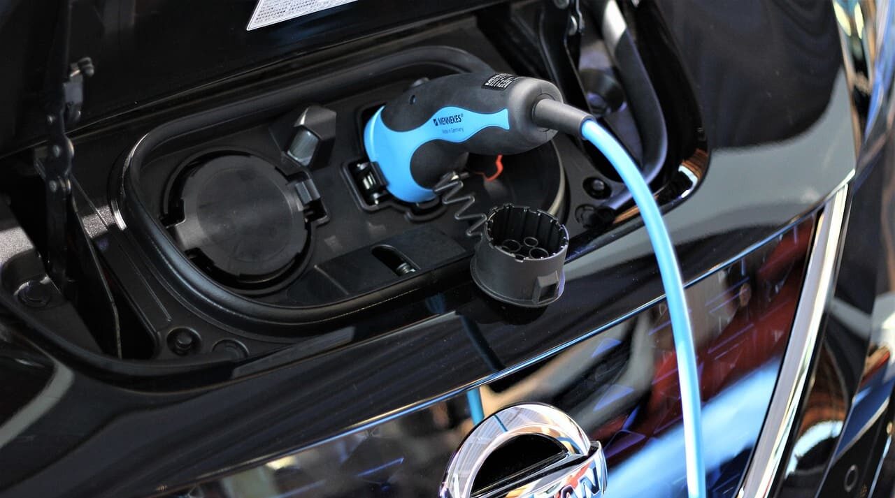 Energy Storage: Using Electric Vehicle Batteries to Smooth Out ...