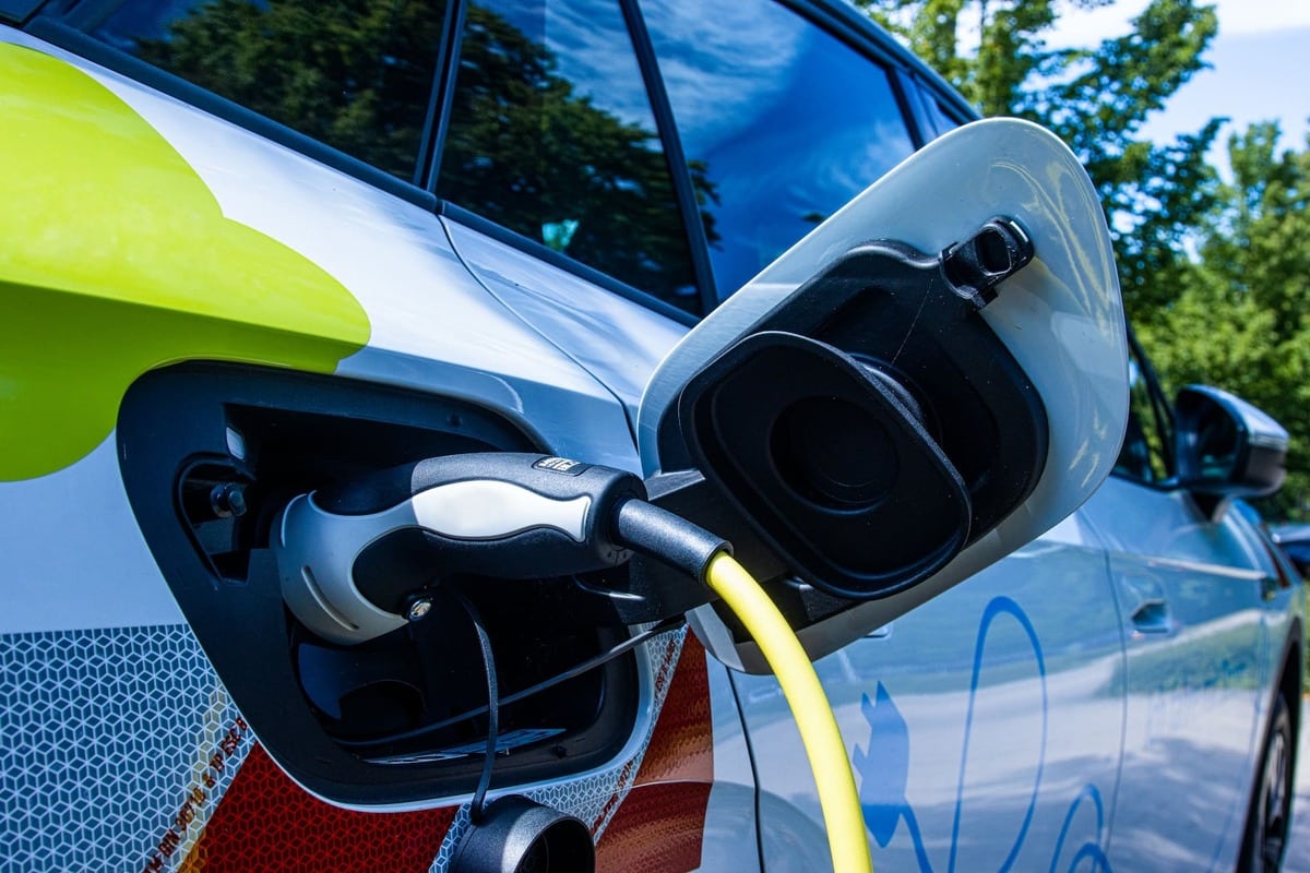 Electric Cars and the Circular Economy: Examining How Electric Vehicles ...