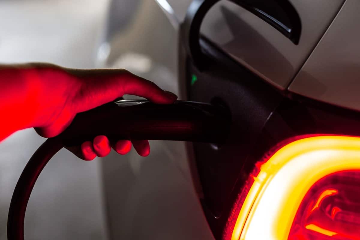 The Role of Vehicle-to-Everything (V2X) Technology in Electric Cars ...